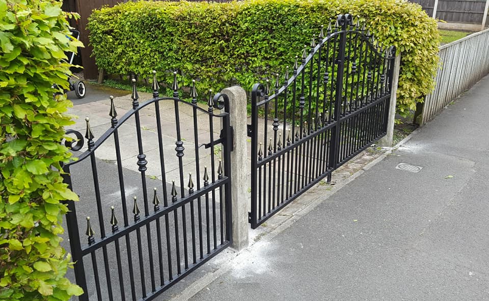 Traditional Driveway Gate