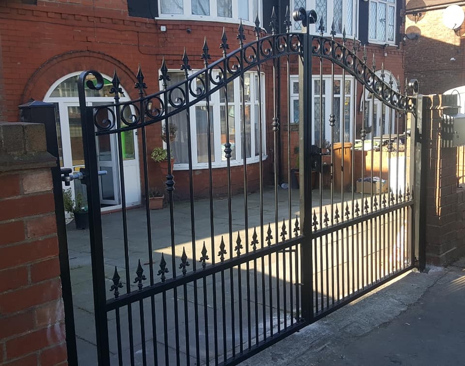 Traditional Driveway Gate